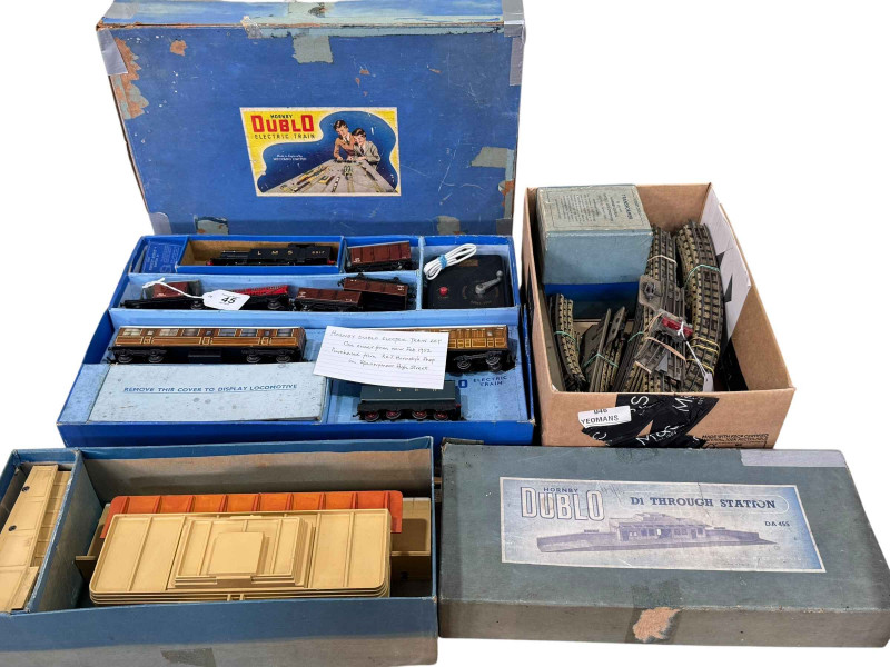 Hornby Dublo electric train set, DI Through Station, track, etc ...
